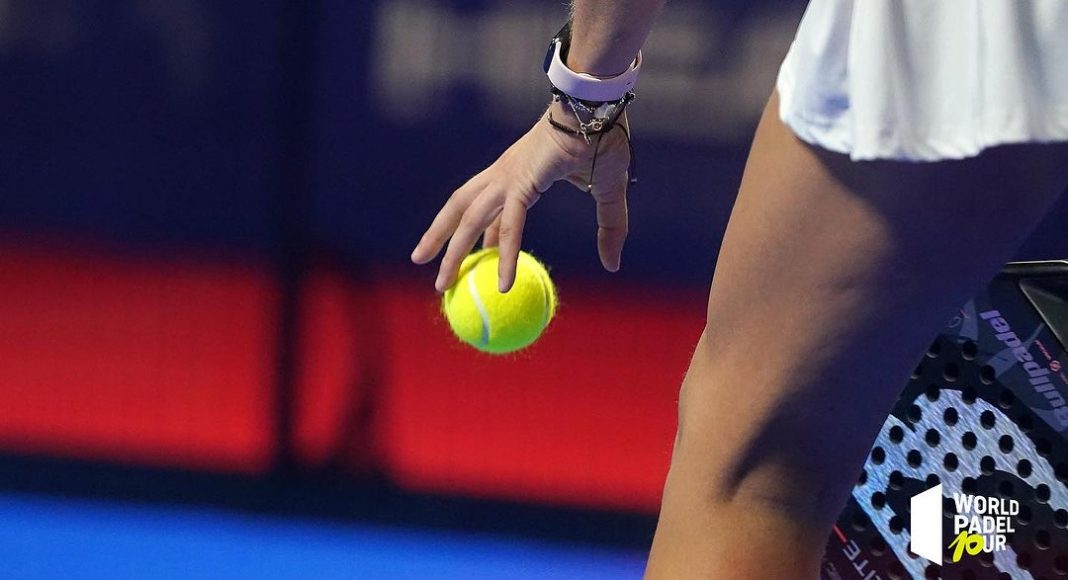 El saque: ¿Por qué es tan importante en el pádel?